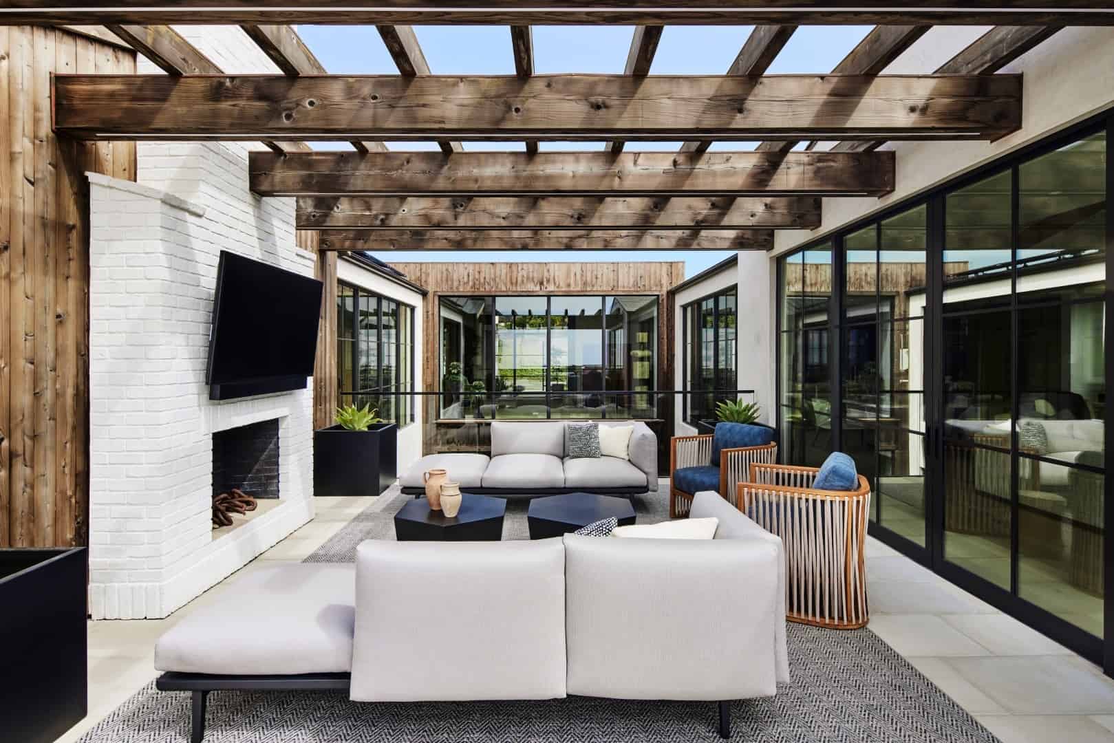 15 Chic Modern Patio Designs to Transform Your Outdoor Oasis