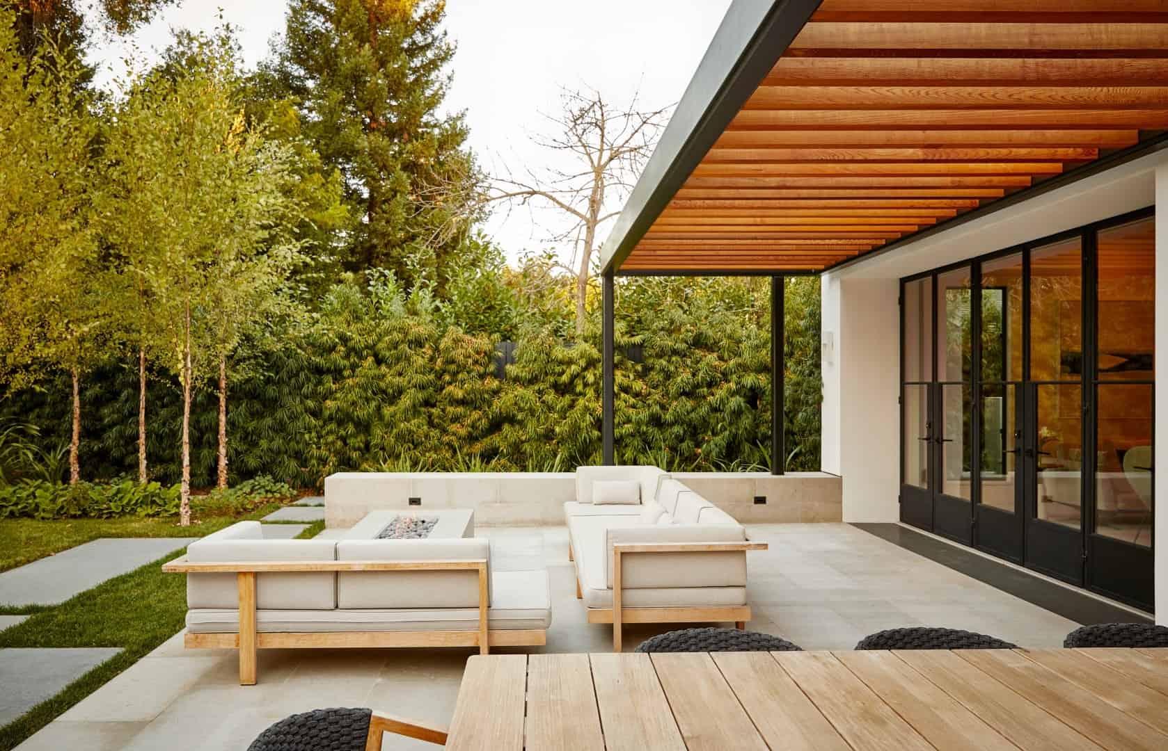 15 Chic Modern Patio Designs to Transform Your Outdoor Oasis