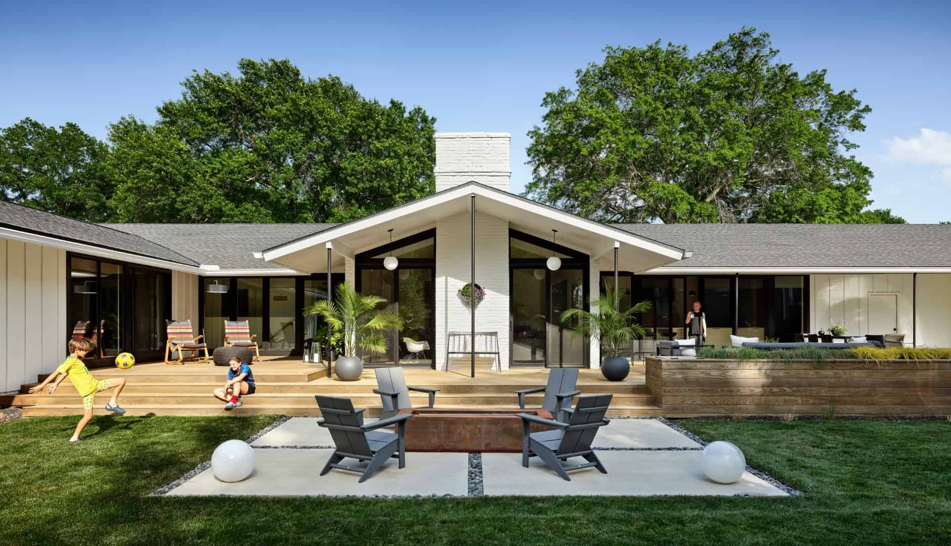 15 Chic Modern Patio Designs to Transform Your Outdoor Oasis