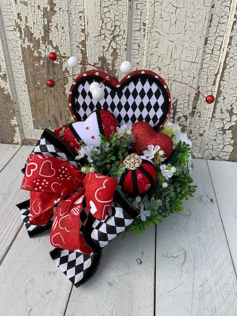 15 Chic Valentine's Day Centerpiece Designs to Enhance Your Romantic Décor