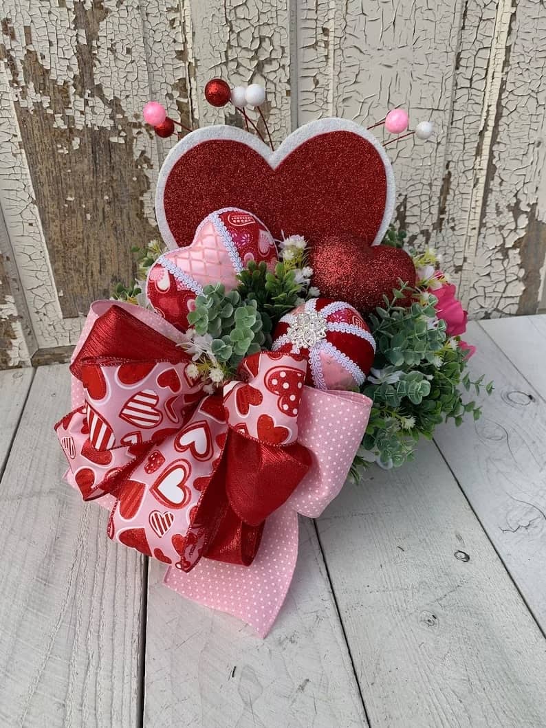 15 Chic Valentine's Day Centerpiece Designs to Enhance Your Romantic Décor