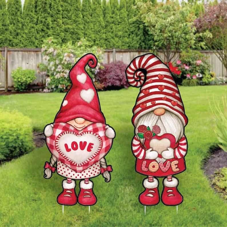 15 Elegant Valentine Outdoor Decor Designs to Set the Mood