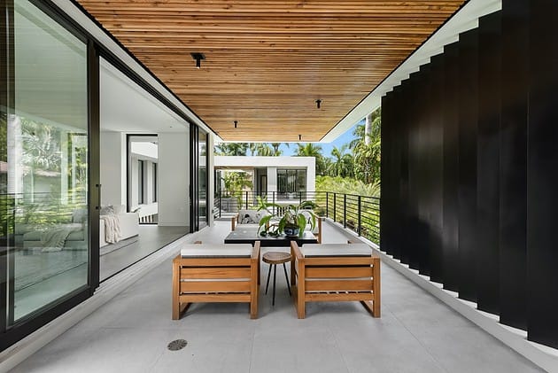 15 Modern Balcony Designs for a Seamless Indoor-Outdoor Connection