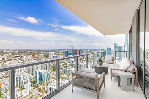 15 Modern Balcony Designs for a Seamless Indoor-Outdoor Connection