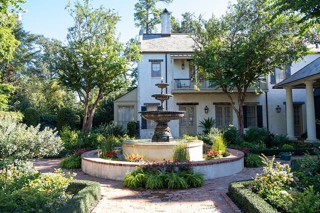 15 Modern Landscape Designs That Embrace the Art of Outdoor Living