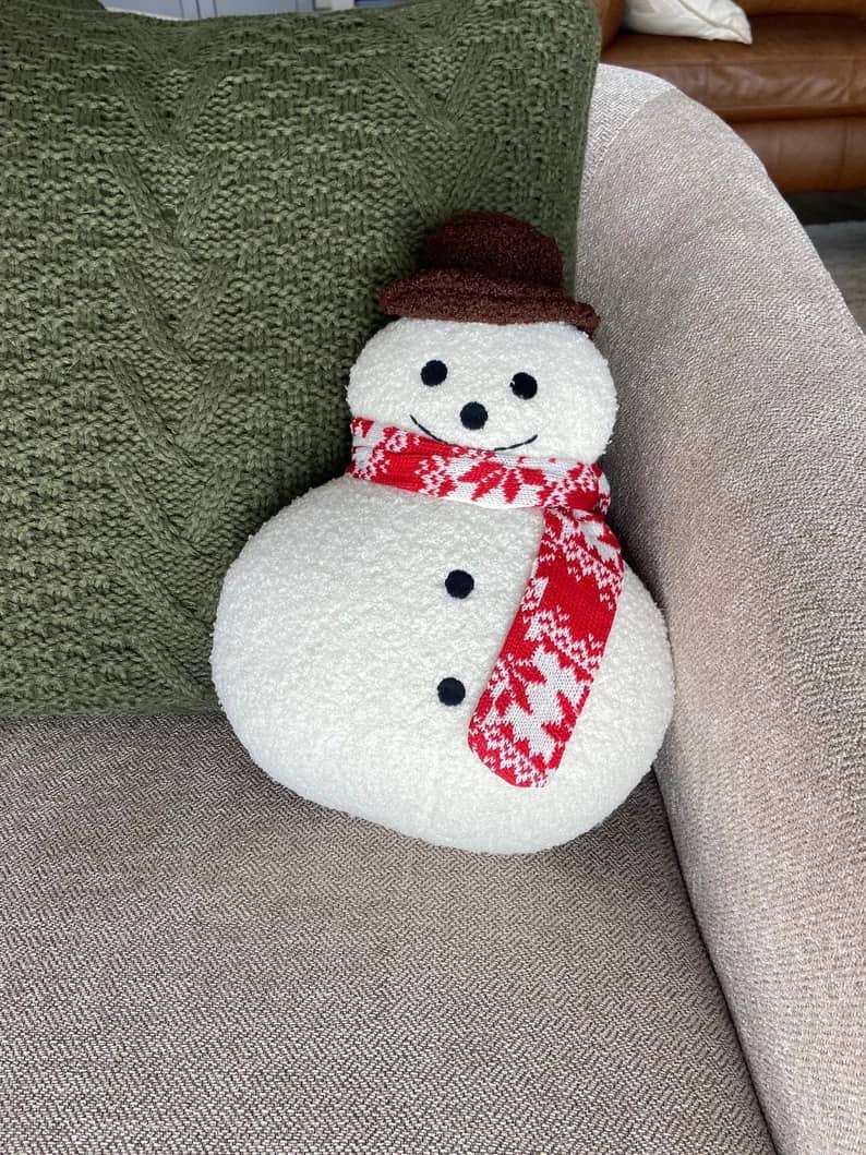 15 Snowman Pillow Designs to Melt Your Heart