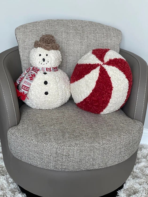 15 Snowman Pillow Designs to Melt Your Heart