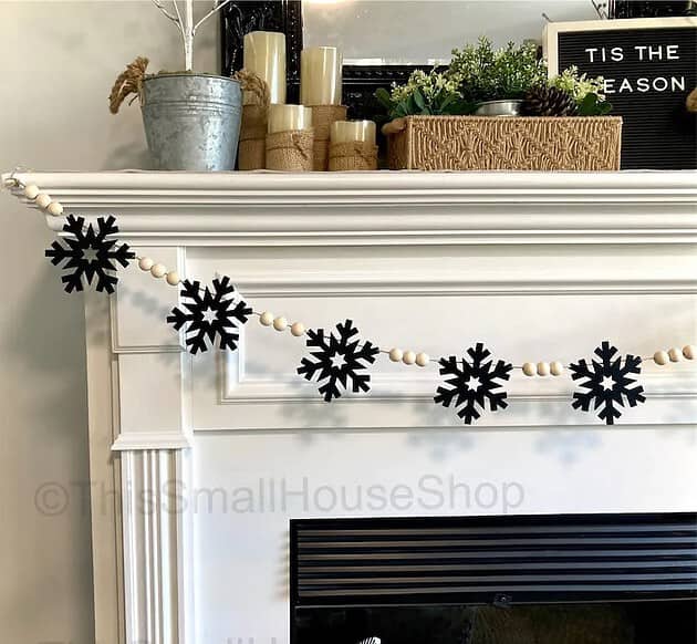 15 Winter Garland Designs to Adorn Your Home in Style