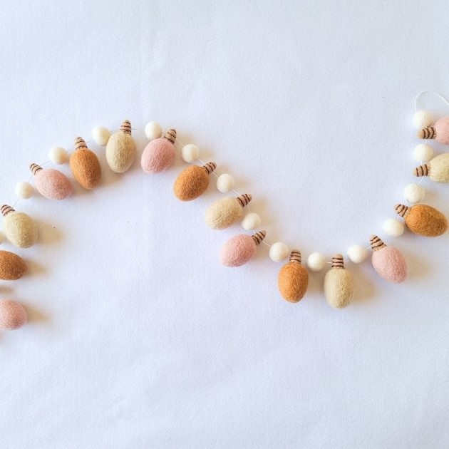 15 Winter Garland Designs to Adorn Your Home in Style