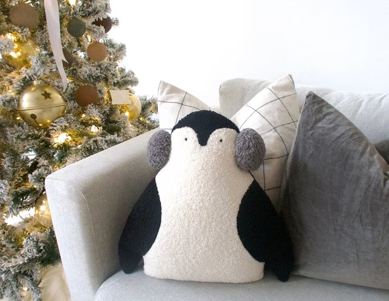 15 Winter Pillow Designs That Blend Function and Fashion
