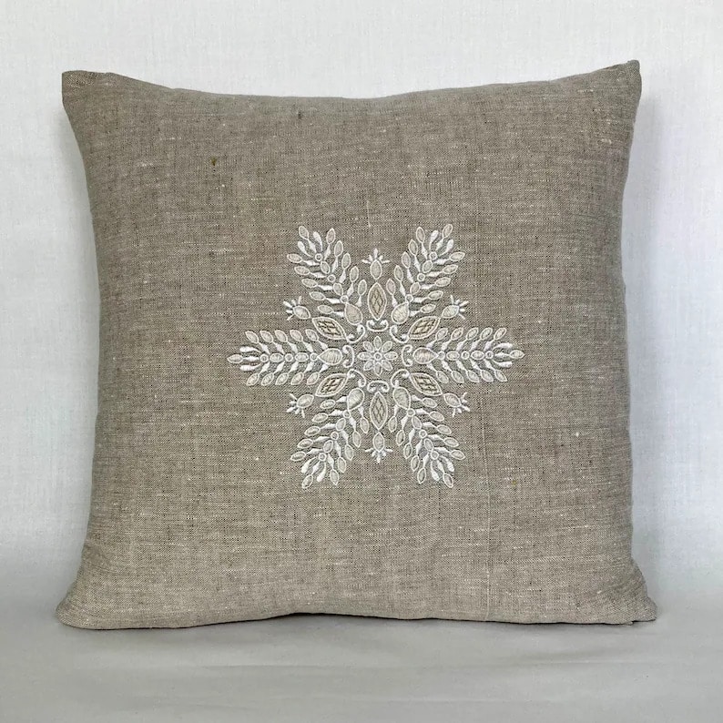 15 Winter Pillow Designs That Blend Function and Fashion