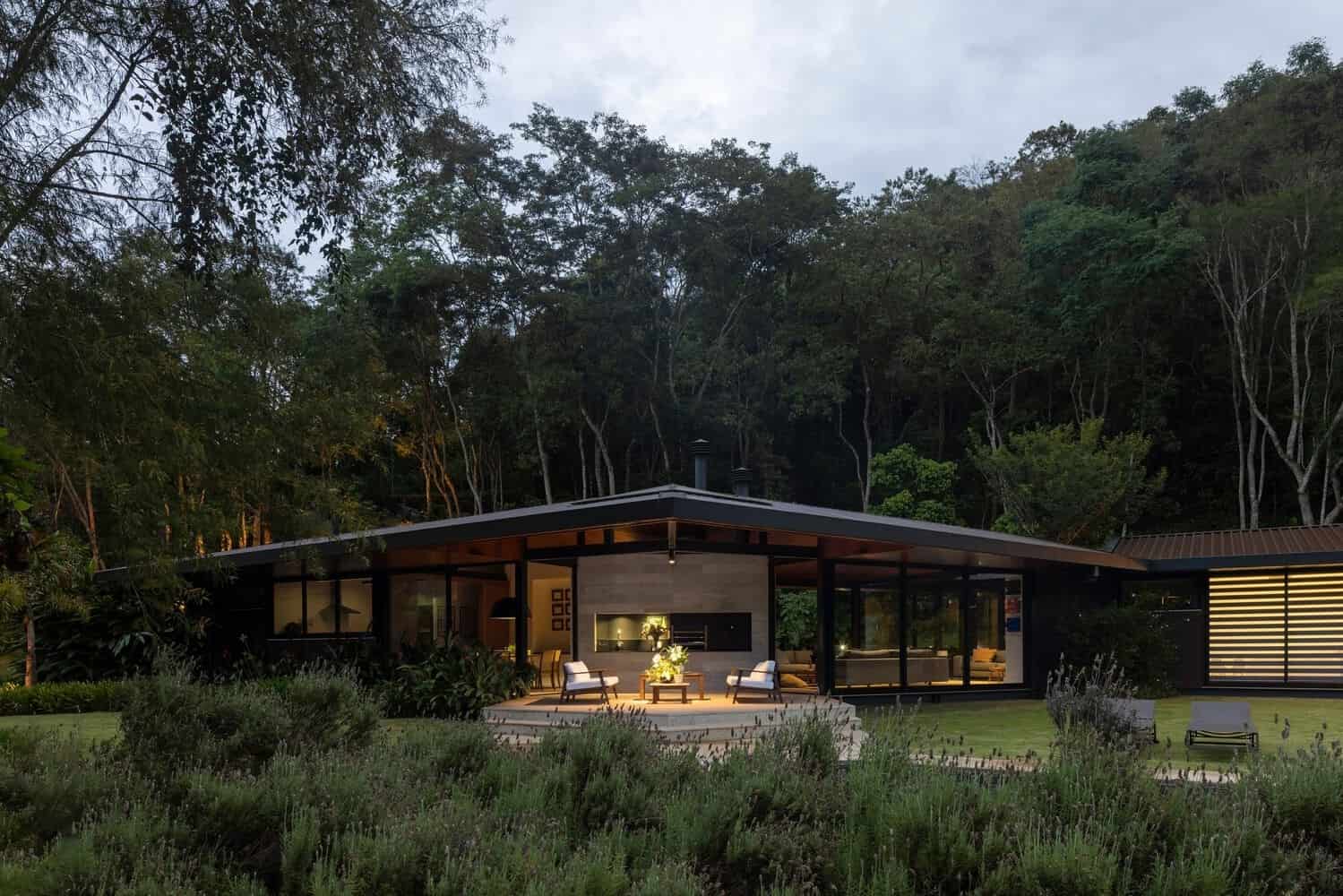 Zigzag House by Architectare in Petropolis, Brazil
