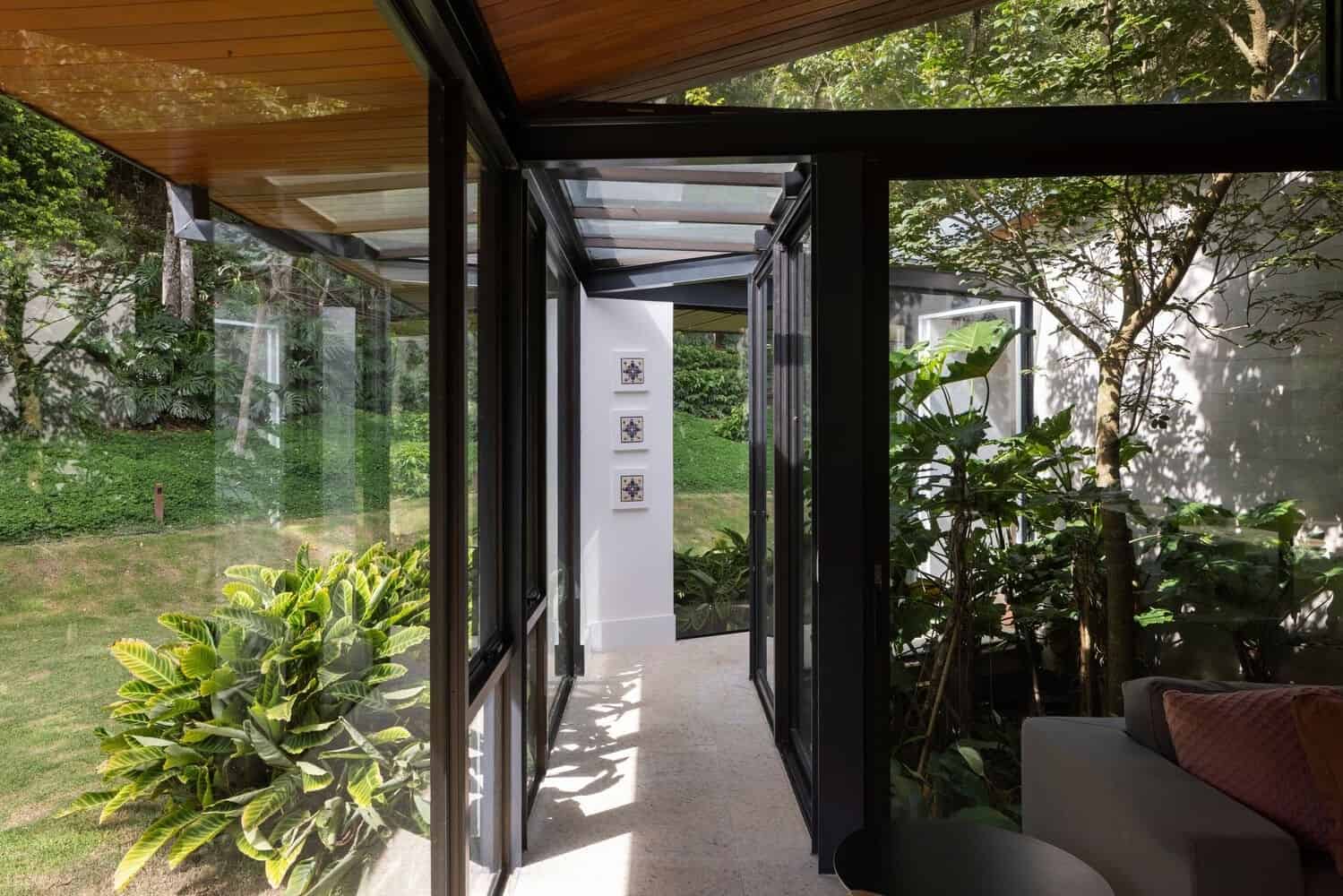 Zigzag House by Architectare in Petropolis, Brazil