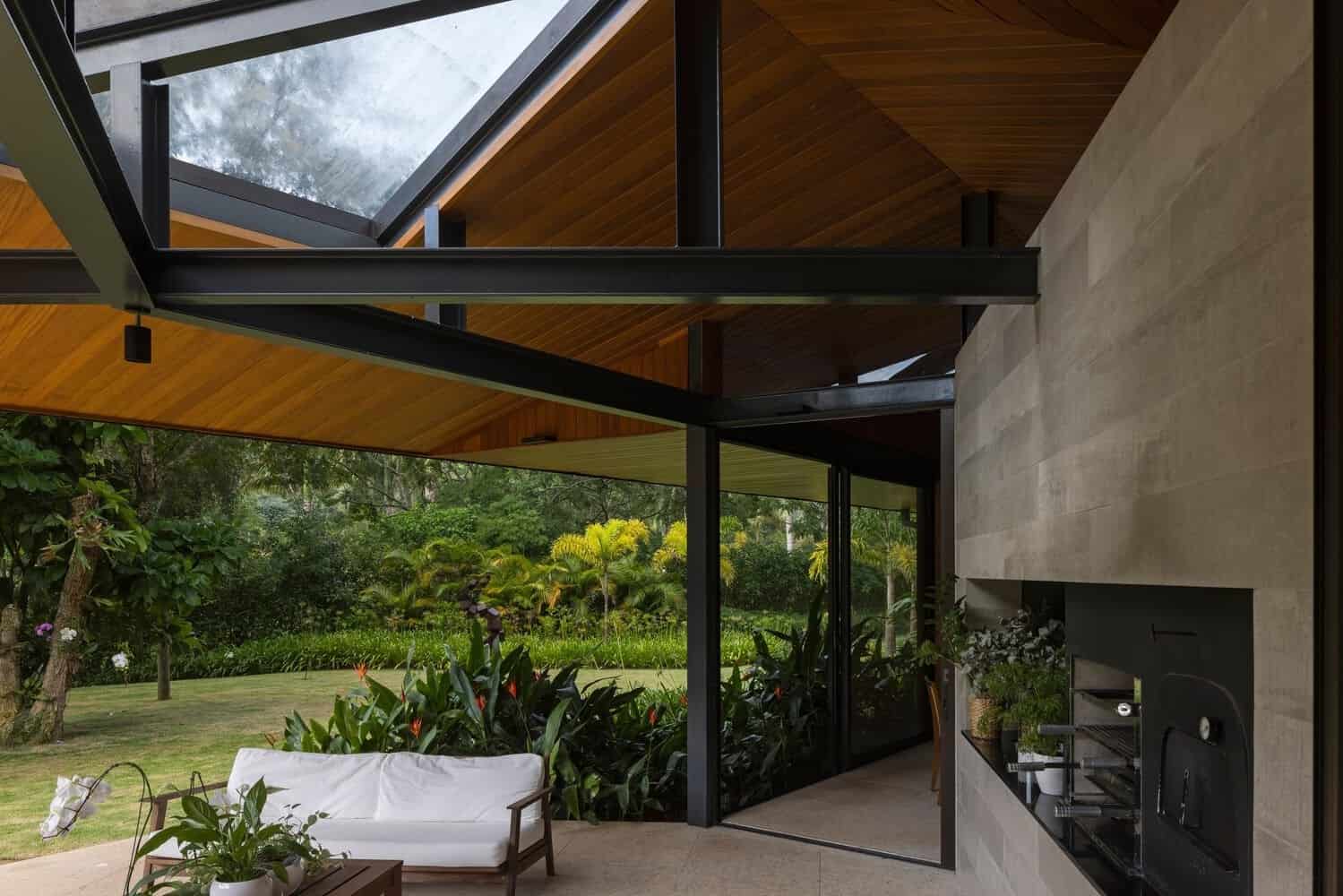 Zigzag House by Architectare in Petropolis, Brazil