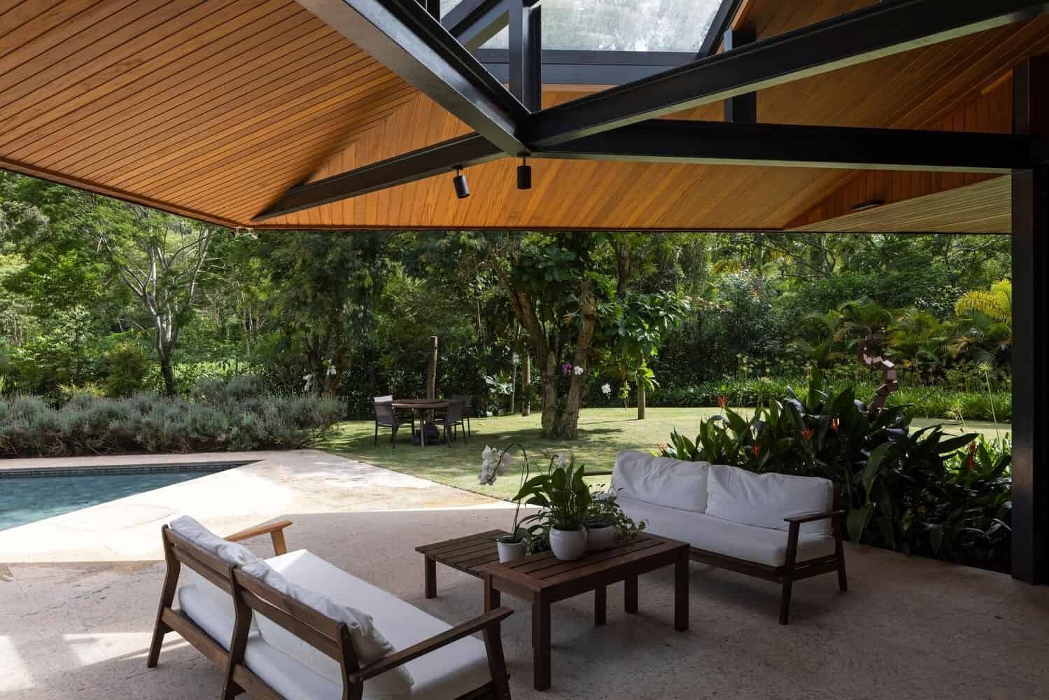 Zigzag House by Architectare in Petropolis, Brazil