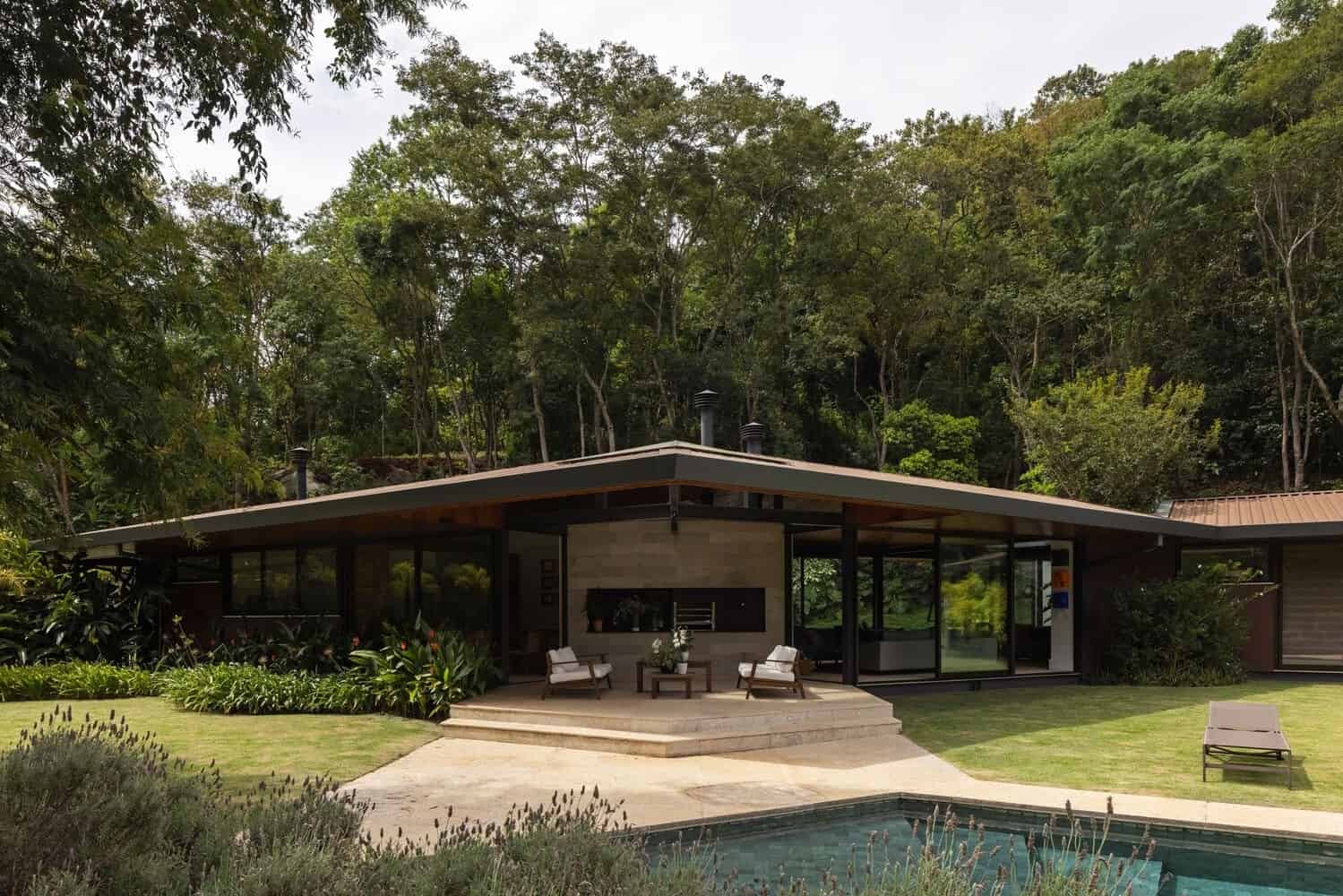 Zigzag House by Architectare in Petropolis, Brazil