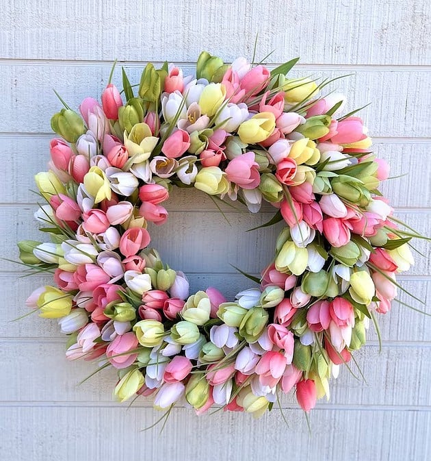 15 Blooming Tulip Wreath Designs for a Floral Welcome