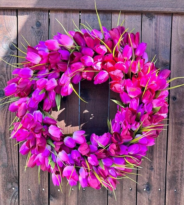 15 Blooming Tulip Wreath Designs for a Floral Welcome