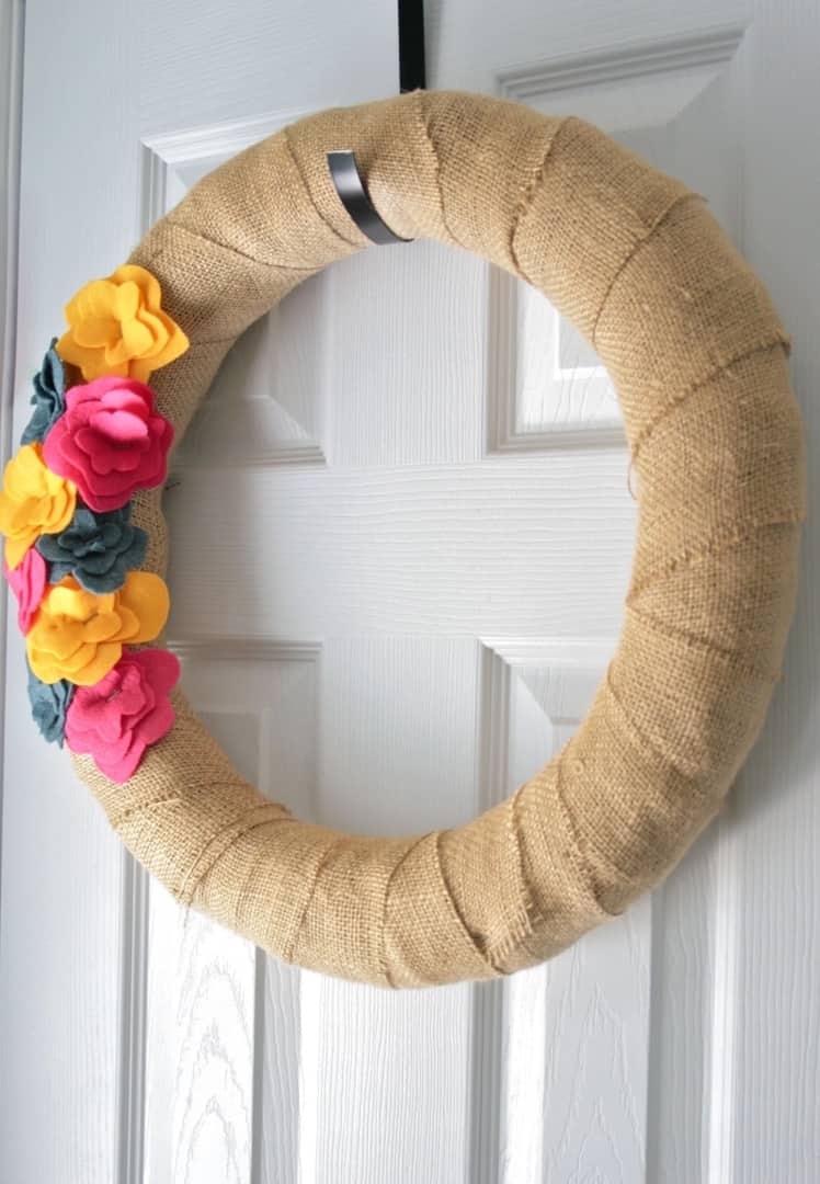 15 DIY Early Spring Wreath Designs to Blossom Your Doorway