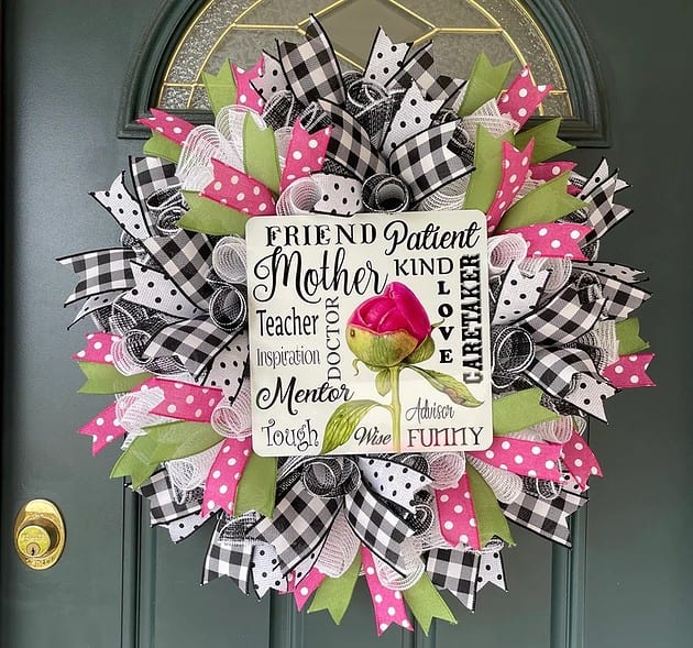 15 Heartwarming Mother’s Day Wreath Designs to Celebrate Mom