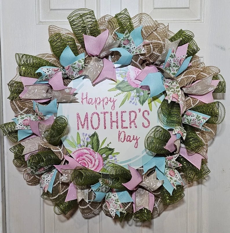 15 Heartwarming Mother’s Day Wreath Designs to Celebrate Mom