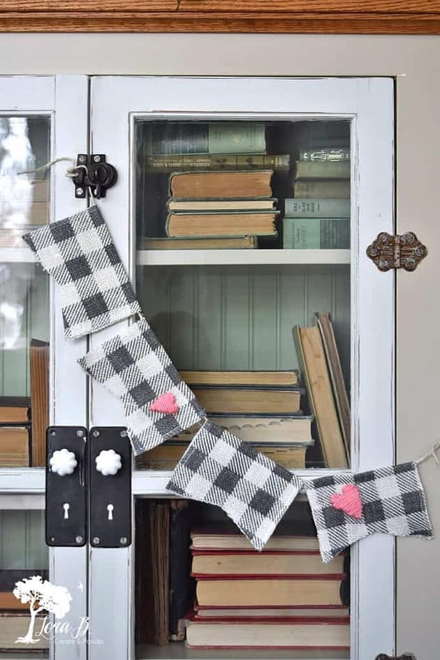 15 Playful DIY Garland Designs to Add Flair to Your Decor