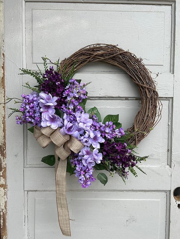 15 Enchanting Spring Lilac Wreath Designs to Elevate Your Doorway