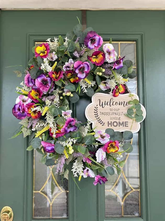 15 Vibrant Spring Pansy Wreath Designs to Blossom Your Entrance