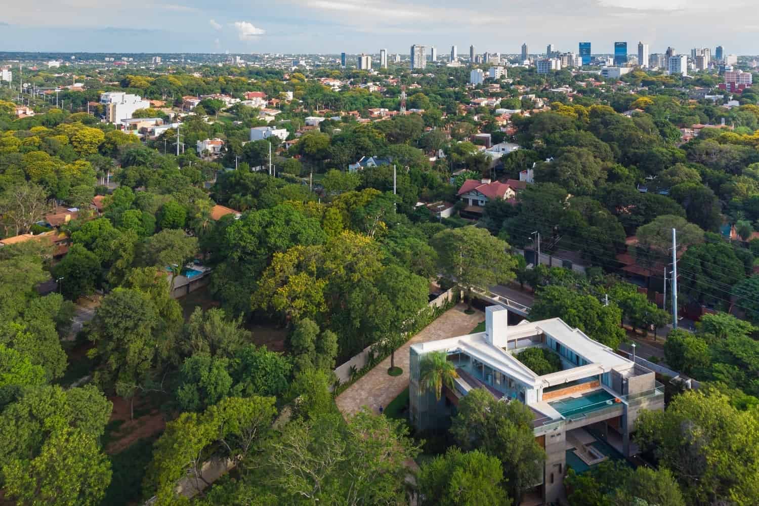 Rodor House by OMCM arquitectos in Asuncion, Paraguay