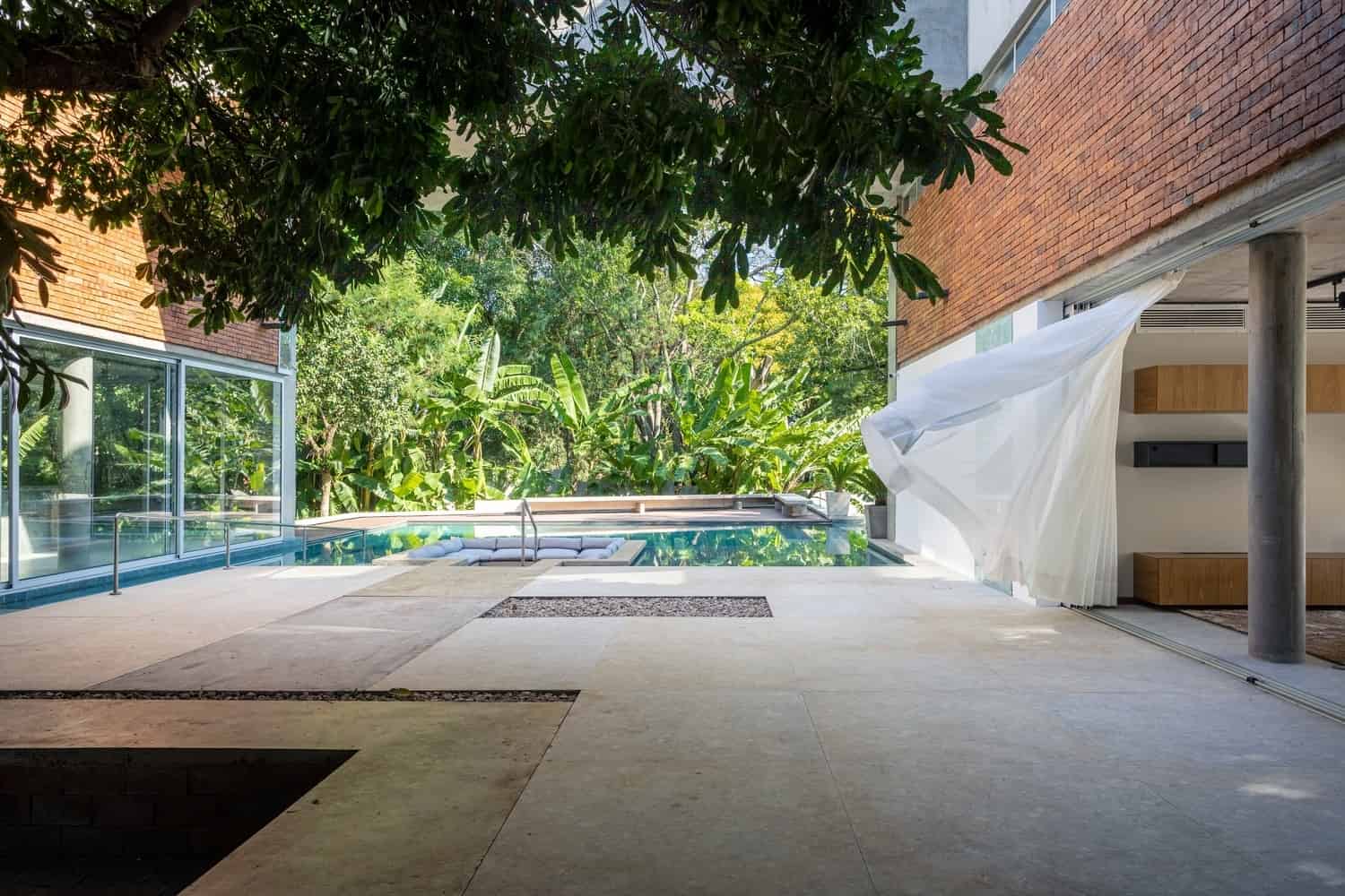 Rodor House by OMCM arquitectos in Asuncion, Paraguay