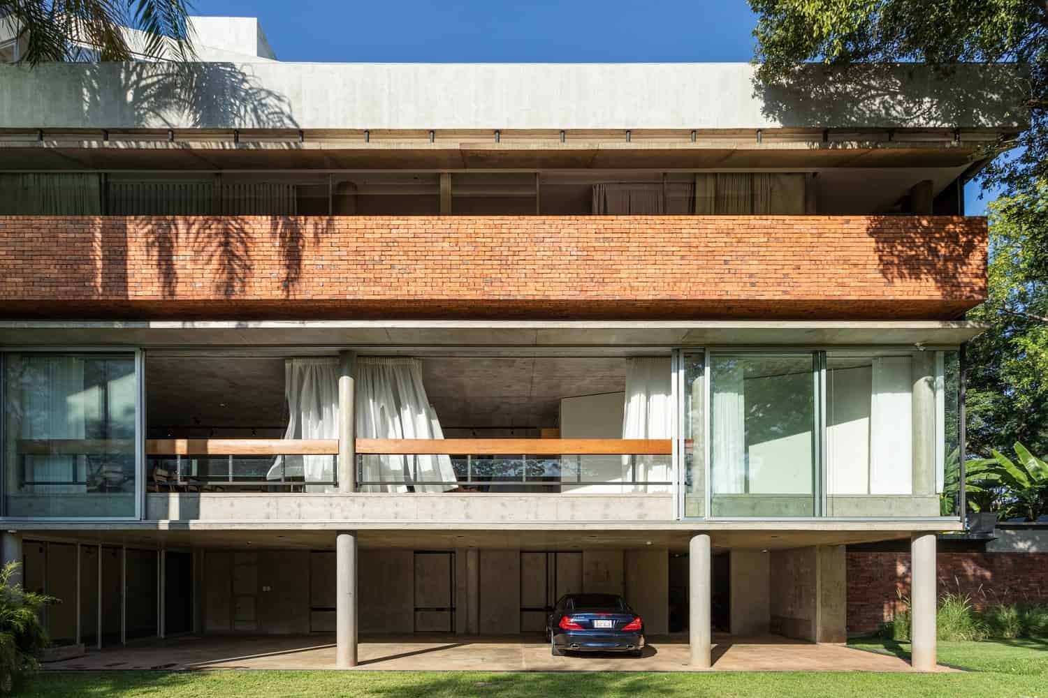 Rodor House by OMCM arquitectos in Asuncion, Paraguay