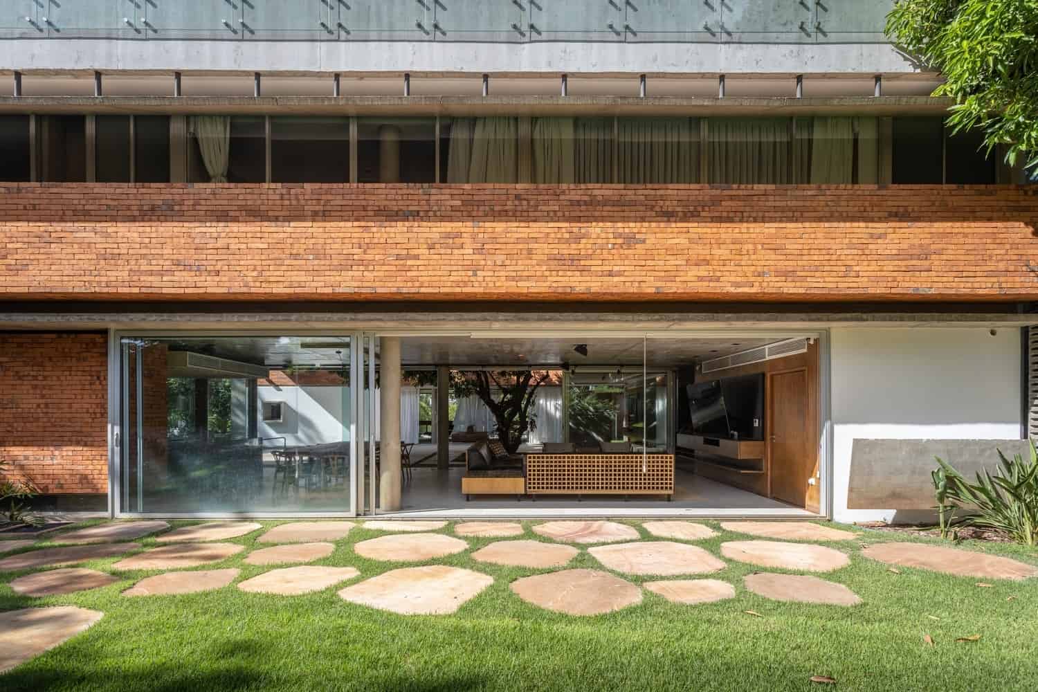 Rodor House by OMCM arquitectos in Asuncion, Paraguay
