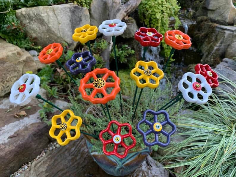 15 Charming Spring Metal Flower Decorations For Your Yard