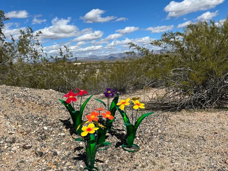 15 Charming Spring Metal Flower Decorations For Your Yard