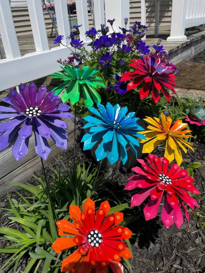 15 Charming Spring Metal Flower Decorations For Your Yard