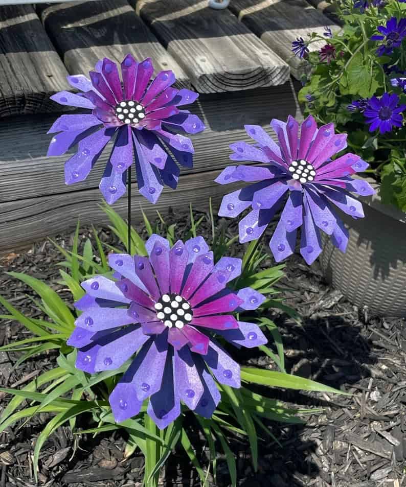 15 Charming Spring Metal Flower Decorations For Your Yard