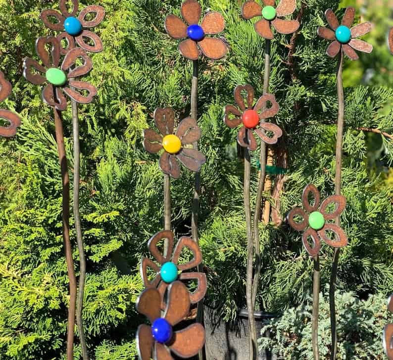 15 Charming Spring Metal Flower Decorations For Your Yard