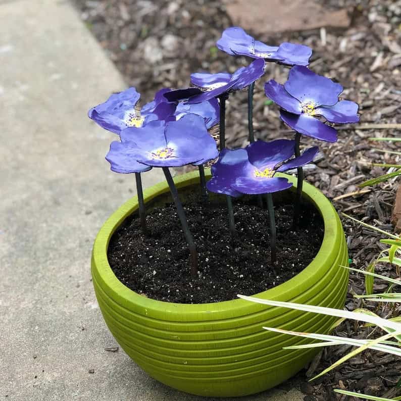 15 Charming Spring Metal Flower Decorations For Your Yard