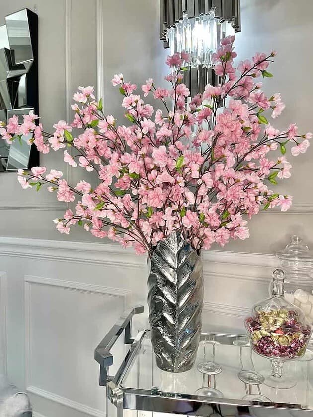 15 Coquette Style Centerpiece Designs That Will Bring Playful ...