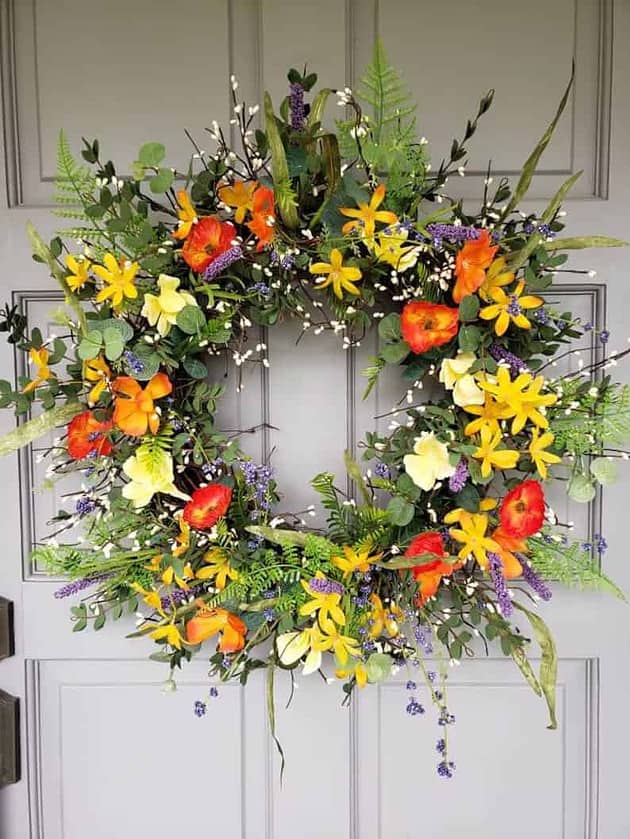 15 Floral Spring Wreath Designs to Add a Pop of Color