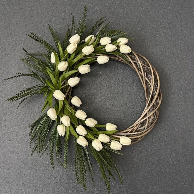 15 Floral Spring Wreath Designs to Add a Pop of Color