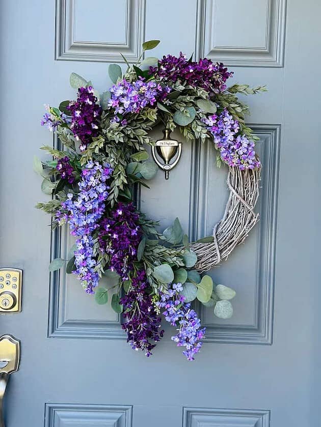 15 Floral Spring Wreath Designs to Add a Pop of Color