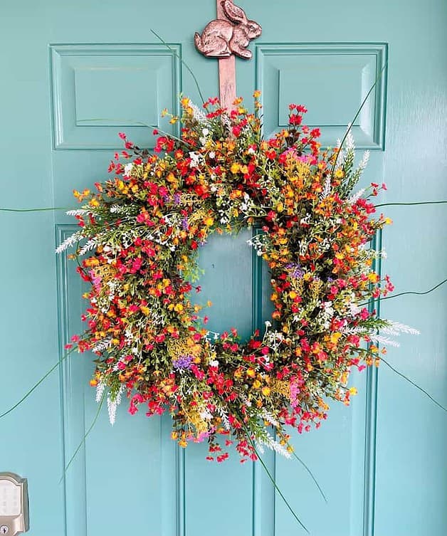 15 Floral Spring Wreath Designs to Add a Pop of Color