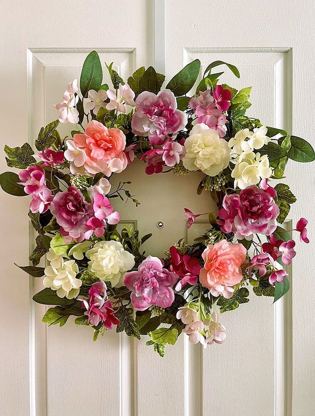 15 Floral Spring Wreath Designs to Add a Pop of Color