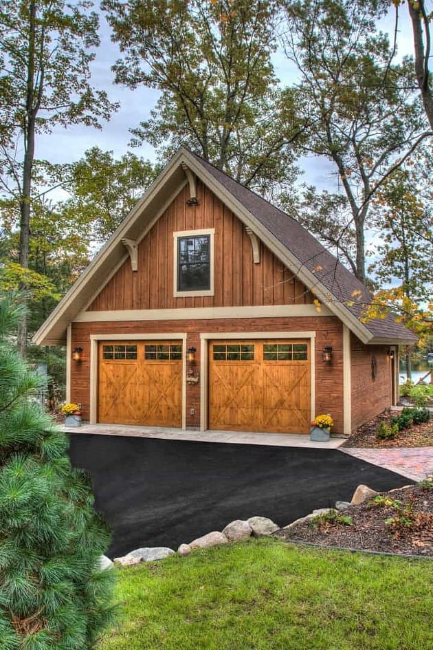 15 Rustic Garage Designs for That Country Charm