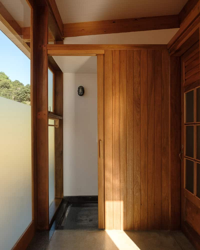 Patio Guaparuvuru House by Estudio Piloti Arquitetura in Camanducaia ...