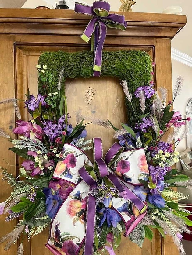 15 Breathtaking Floral Wreath Designs for a Lively Porch