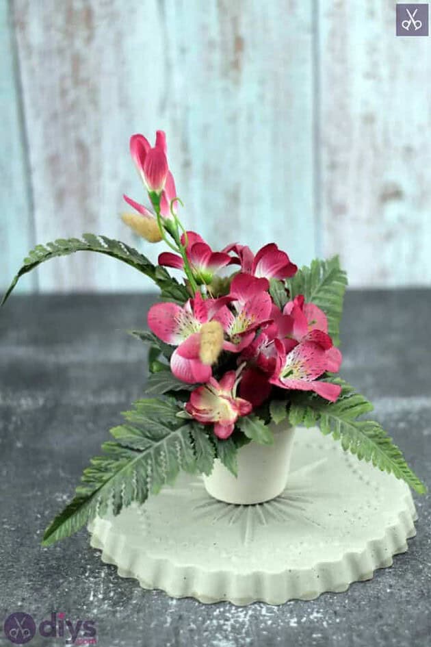 15 DIY Plant Stand Designs to Elevate Your Greenery