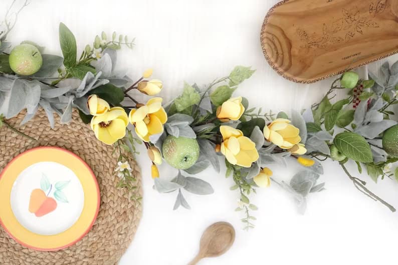 15 Spring Flower Garlands That Will Brighten Your Living Space