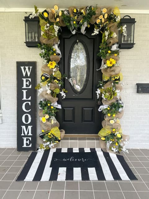 15 Spring Flower Garlands That Will Brighten Your Living Space